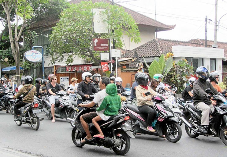 Safe Driving in Bali: 13 Most Important Tips